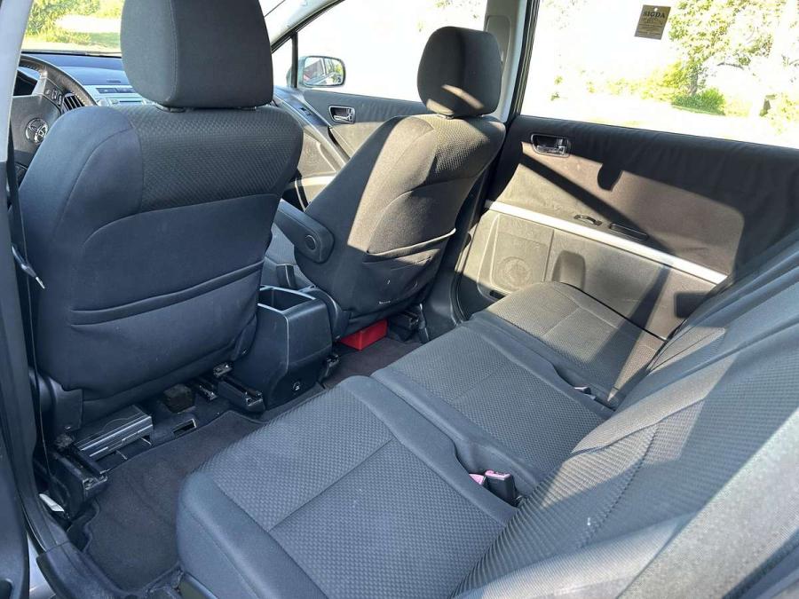 Pelēks Toyota Corolla Verso 2004 Prienai, ar dzinēja tilpumu 1.79 L un nobraukumu 210 tūkst. km par 2750 €, foto 9 vietnē AUTOMOTO.COM.LV