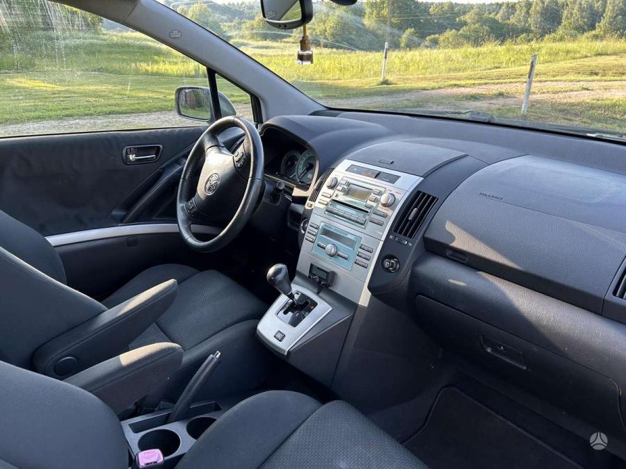 Pelēks Toyota Corolla Verso 2004 Prienai, ar dzinēja tilpumu 1.79 L un nobraukumu 210 tūkst. km par 2750 €, foto 11 vietnē AUTOMOTO.COM.LV