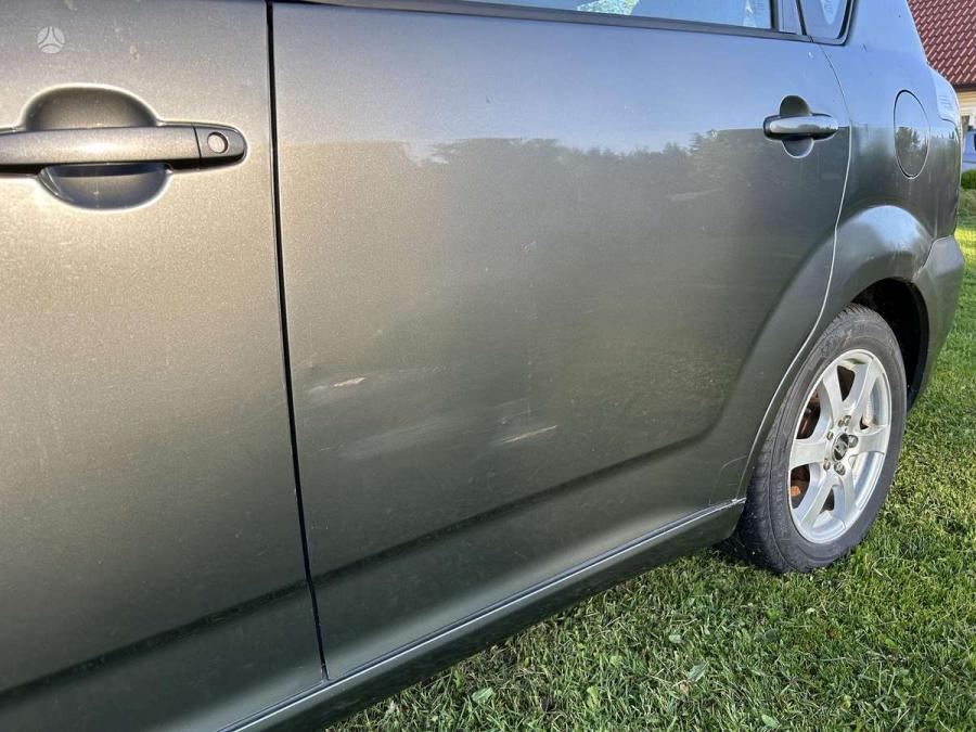 Pelēks Toyota Corolla Verso 2004 Prienai, ar dzinēja tilpumu 1.79 L un nobraukumu 210 tūkst. km par 2750 €, foto 13 vietnē AUTOMOTO.COM.LV