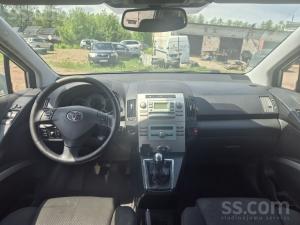 Pelēks Toyota Corolla Verso 2004 Daugavpils, ar dzinēja tilpumu 2.00 L un nobraukumu 391 tūkst. km par 1100 €, foto 4 vietnē AUTOMOTO.COM.LV