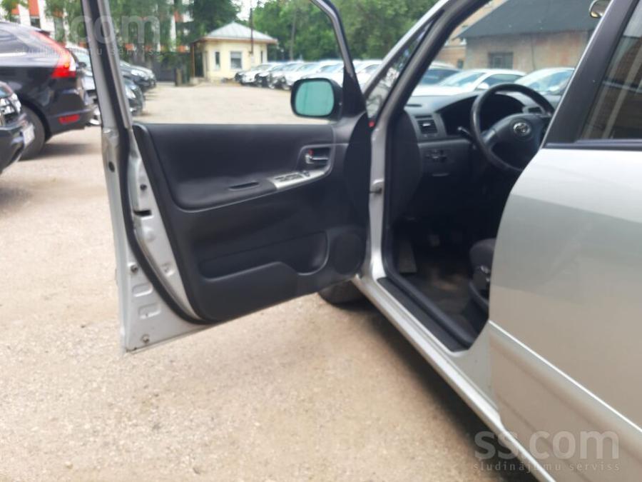 Pelēks Toyota Corolla Verso 2004 Daugavpils, ar dzinēja tilpumu 2.00 L un nobraukumu 0 tūkst. km par 1450 €, foto 13 vietnē AUTOMOTO.COM.LV