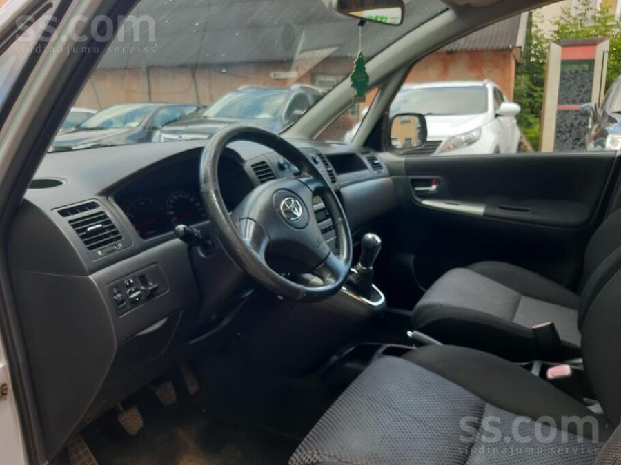 Pelēks Toyota Corolla Verso 2004 Daugavpils, ar dzinēja tilpumu 2.00 L un nobraukumu 0 tūkst. km par 1450 €, foto 14 vietnē AUTOMOTO.COM.LV
