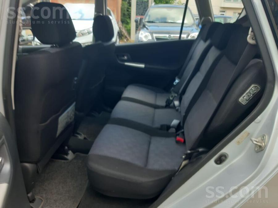 Pelēks Toyota Corolla Verso 2004 Daugavpils, ar dzinēja tilpumu 2.00 L un nobraukumu 0 tūkst. km par 1450 €, foto 19 vietnē AUTOMOTO.COM.LV