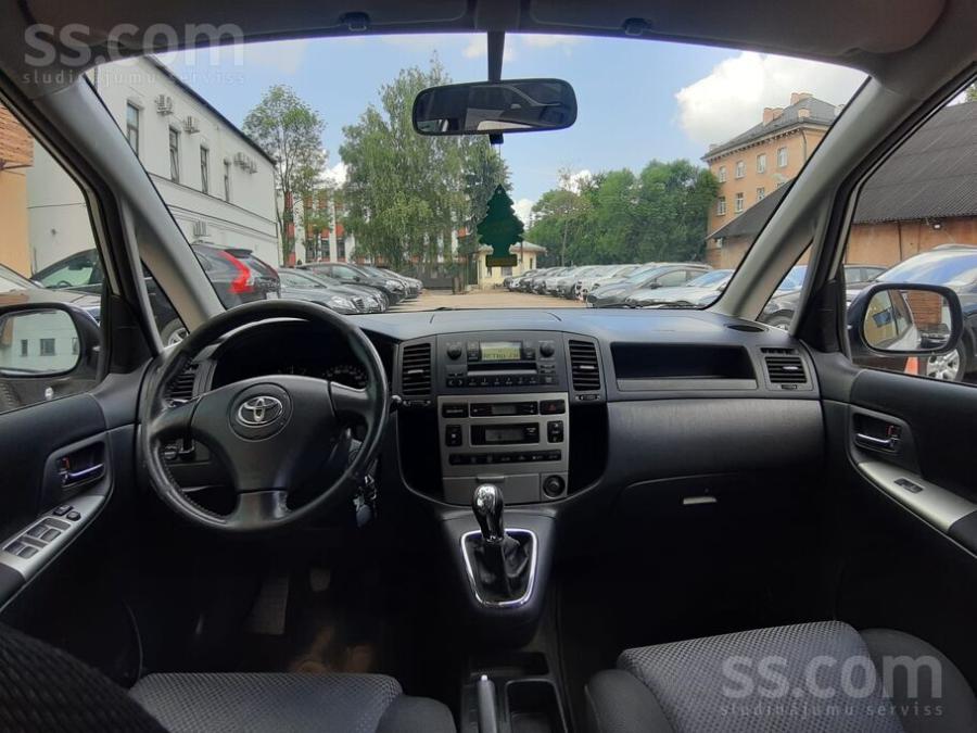 Pelēks Toyota Corolla Verso 2004 Daugavpils, ar dzinēja tilpumu 2.00 L un nobraukumu 0 tūkst. km par 1450 €, foto 20 vietnē AUTOMOTO.COM.LV