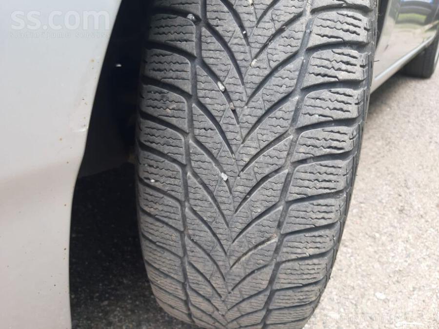 Pelēks Toyota Corolla Verso 2004 Daugavpils, ar dzinēja tilpumu 2.00 L un nobraukumu 0 tūkst. km par 1450 €, foto 23 vietnē AUTOMOTO.COM.LV
