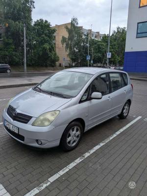 Grey Toyota Corolla Verso 2004 in Vilnius, with an engine capacity of 1.60 L and mileage of 311 thousand km for 950 €, photo 3 on AUTOMOTO.COM.LV