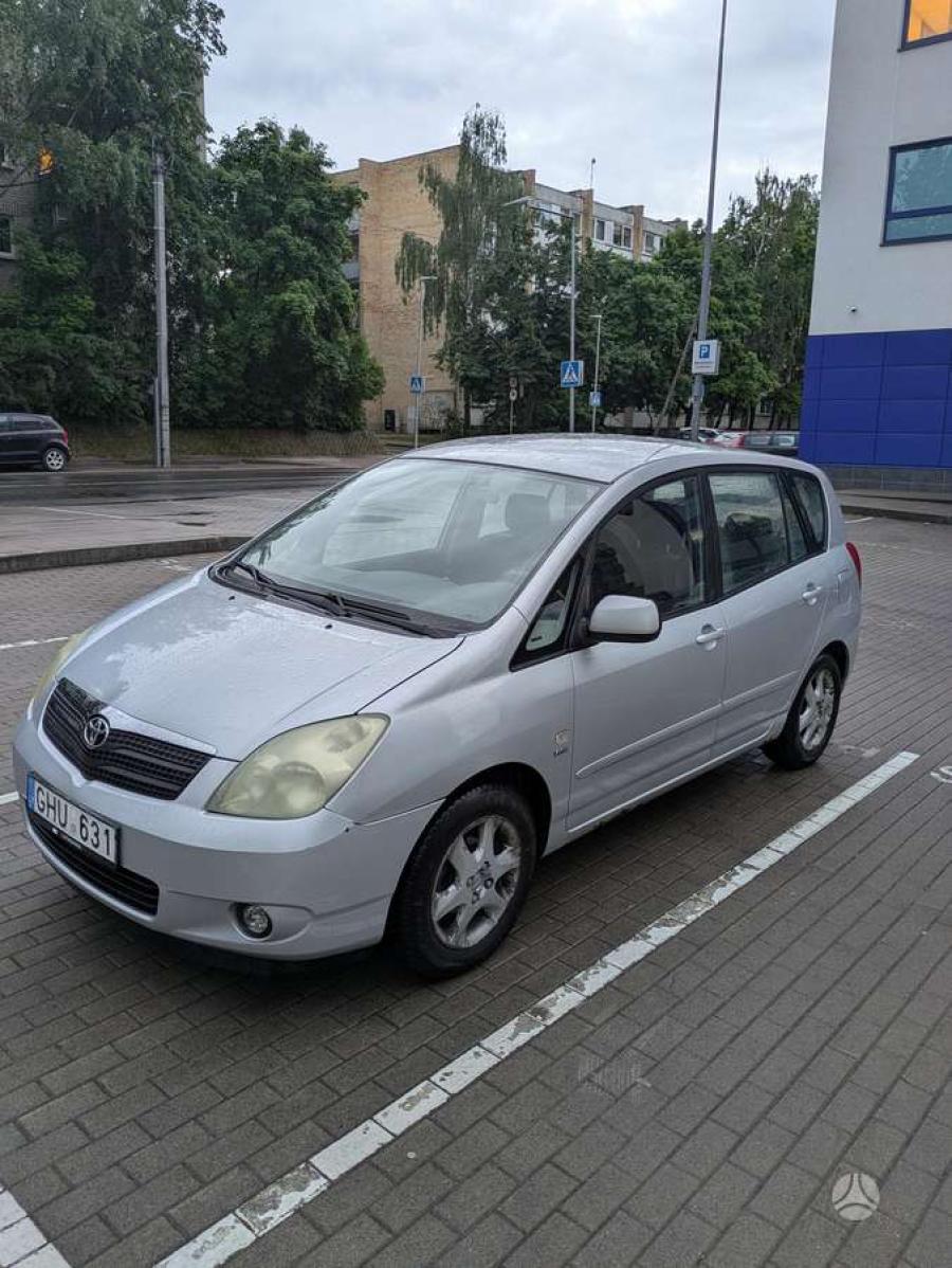 Grey Toyota Corolla Verso 2004 in Vilnius, with an engine capacity of 1.60 L and mileage of 311 thousand km for 950 €, photo 3 on AUTOMOTO.COM.LV