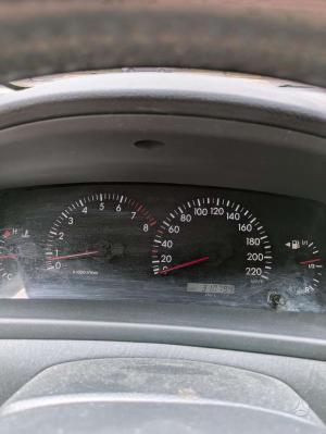 Grey Toyota Corolla Verso 2004 in Vilnius, with an engine capacity of 1.60 L and mileage of 311 thousand km for 950 €, photo 9 on AUTOMOTO.COM.LV