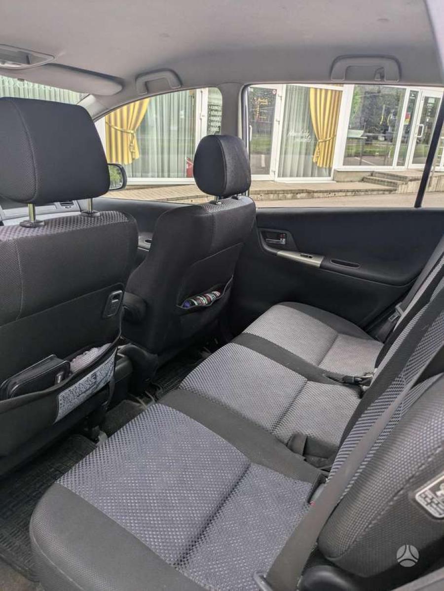 Grey Toyota Corolla Verso 2004 in Vilnius, with an engine capacity of 1.60 L and mileage of 311 thousand km for 950 €, photo 12 on AUTOMOTO.COM.LV