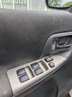 Grey Toyota Corolla Verso 2004 in Vilnius, with an engine capacity of 1.60 L and mileage of 311 thousand km for 950 €, photo 13 on AUTOMOTO.COM.LV