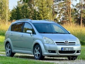 Grey Toyota Corolla Verso 2004 in Riga, with an engine capacity of 2.00 L and mileage of 324 thousand km for 1000 €, photo  on AUTOMOTO.COM.LV