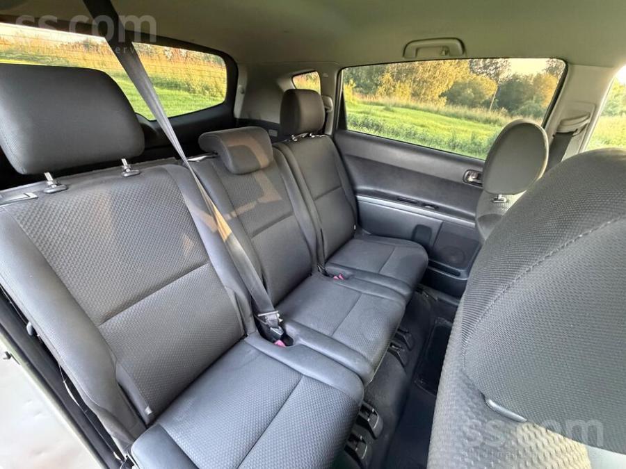 Grey Toyota Corolla Verso 2004 in Riga, with an engine capacity of 2.00 L and mileage of 324 thousand km for 1000 €, photo 8 on AUTOMOTO.COM.LV
