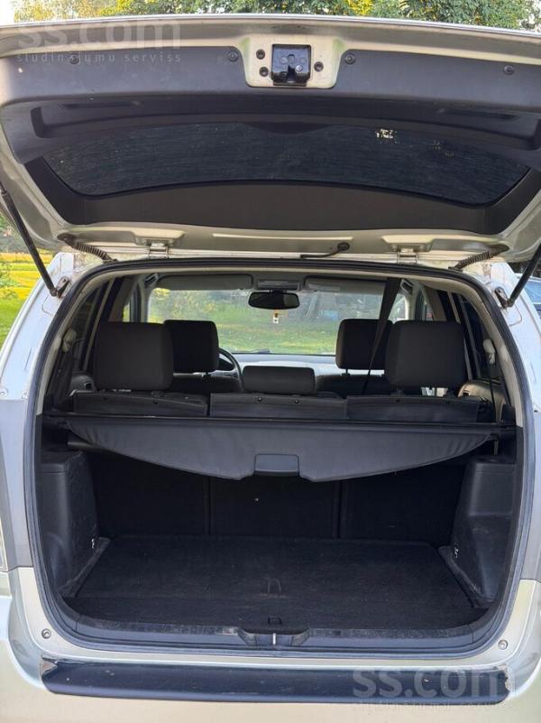 Pelēks Toyota Corolla Verso 2004 Rīga, ar dzinēja tilpumu 2.00 L un nobraukumu 324 tūkst. km par 1000 €, foto 8 vietnē AUTOMOTO.COM.LV