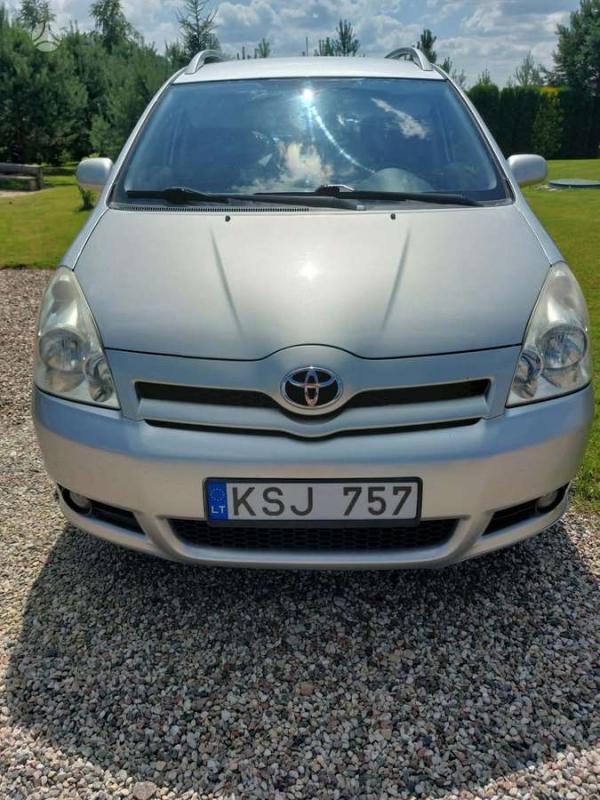 Pelēks Toyota Corolla Verso 2004 Utena, ar dzinēja tilpumu 2.00 L un nobraukumu 308 tūkst. km par 1350 €, foto 1 vietnē AUTOMOTO.COM.LV