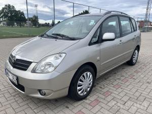 Pelēks Toyota Corolla Verso 2004 Valmiera, ar dzinēja tilpumu 2.00 L un nobraukumu 335 tūkst. km par 2000 €, foto  vietnē AUTOMOTO.COM.LV