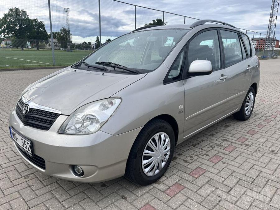 Grey Toyota Corolla Verso 2004 in Valmiera, with an engine capacity of 2.00 L and mileage of 335 thousand km for 2000 €, photo 1 on AUTOMOTO.COM.LV