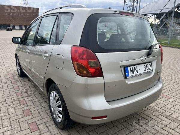 Pelēks Toyota Corolla Verso 2004 Valmiera, ar dzinēja tilpumu 2.00 L un nobraukumu 335 tūkst. km par 2000 €, foto 2 vietnē AUTOMOTO.COM.LV