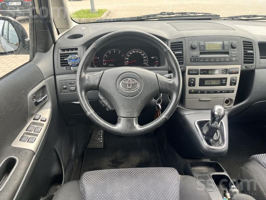 Grey Toyota Corolla Verso 2004 in Valmiera, with an engine capacity of 2.00 L and mileage of 335 thousand km for 2000 €, photo 6 on AUTOMOTO.COM.LV