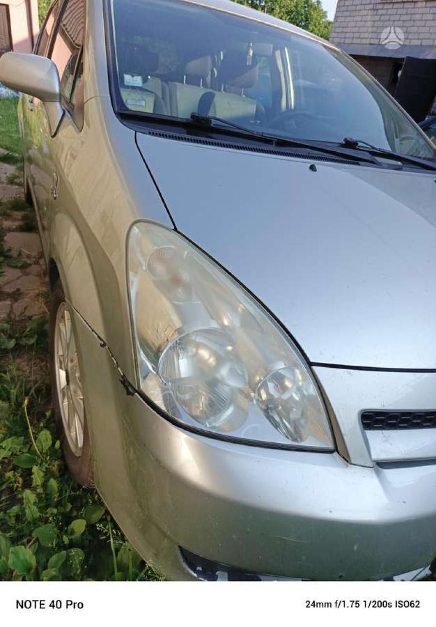 Pelēks Toyota Corolla Verso 2004 Plungė, ar dzinēja tilpumu 2.00 L un nobraukumu 330 tūkst. km par 1500 €, foto 3 vietnē AUTOMOTO.COM.LV