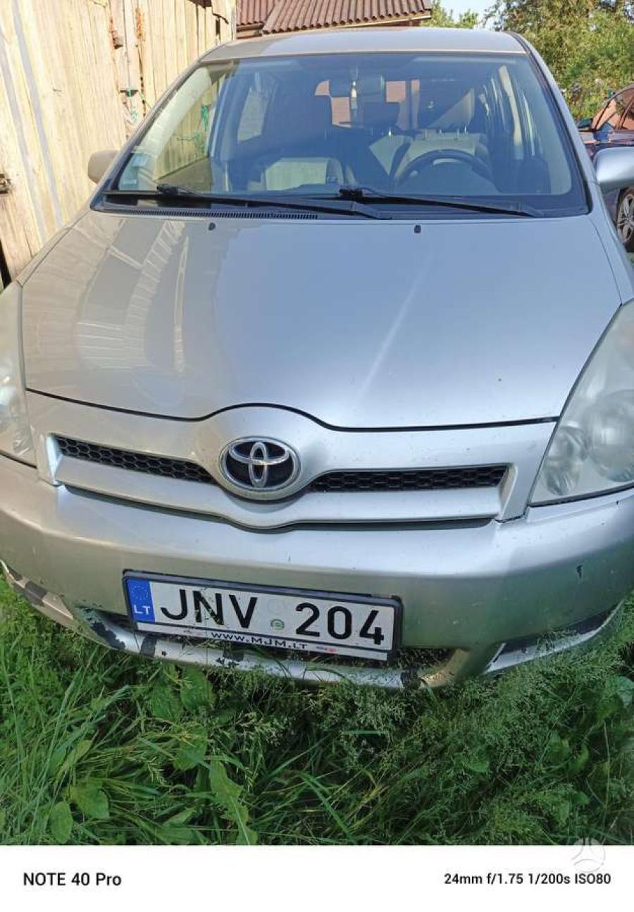 Pelēks Toyota Corolla Verso 2004 Plungė, ar dzinēja tilpumu 2.00 L un nobraukumu 330 tūkst. km par 1500 €, foto 4 vietnē AUTOMOTO.COM.LV
