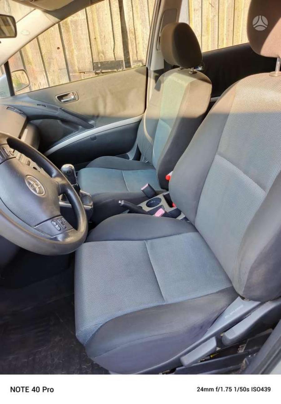Pelēks Toyota Corolla Verso 2004 Plungė, ar dzinēja tilpumu 2.00 L un nobraukumu 330 tūkst. km par 1500 €, foto 6 vietnē AUTOMOTO.COM.LV