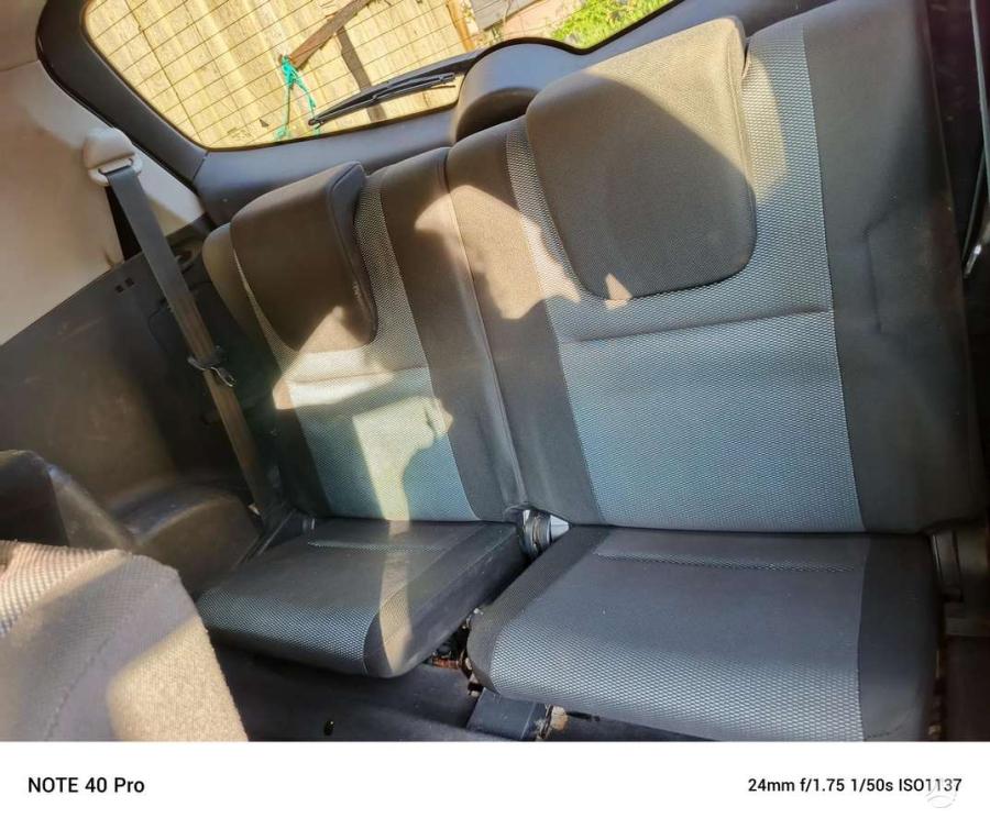 Pelēks Toyota Corolla Verso 2004 Plungė, ar dzinēja tilpumu 2.00 L un nobraukumu 330 tūkst. km par 1500 €, foto 8 vietnē AUTOMOTO.COM.LV