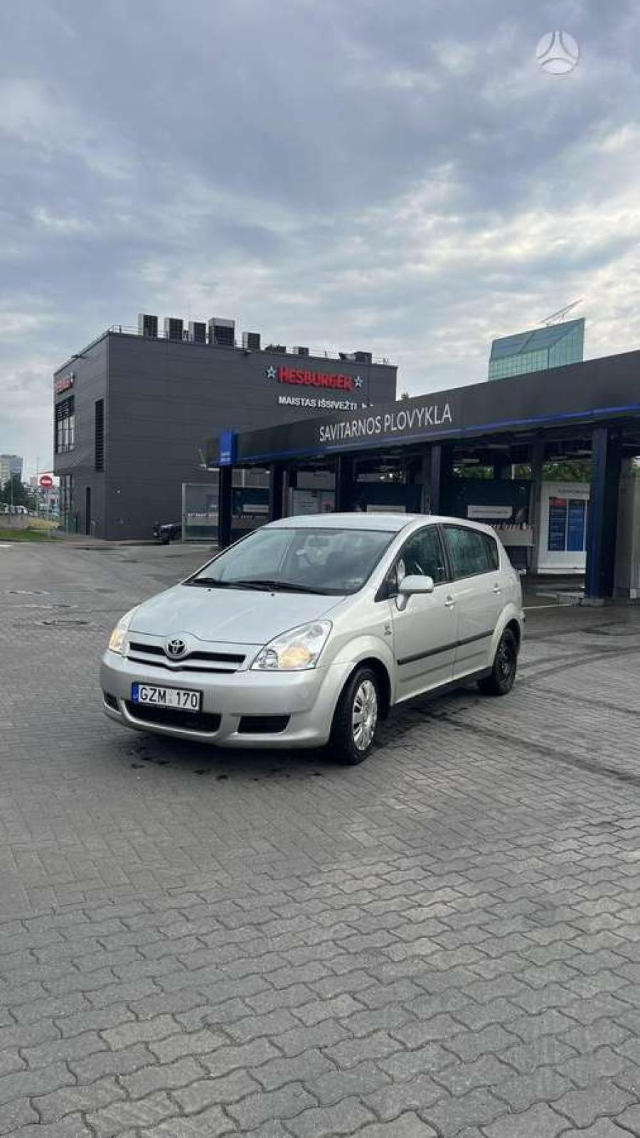 Pelēks Toyota Corolla Verso 2004 Viļņa, ar dzinēja tilpumu 2.00 L un nobraukumu 412 tūkst. km par 1500 €, foto 1 vietnē AUTOMOTO.COM.LV