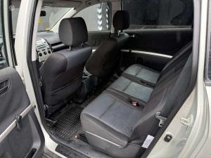 Pelēks Toyota Corolla Verso 2004 Viļņa, ar dzinēja tilpumu 2.00 L un nobraukumu 412 tūkst. km par 1500 €, foto 4 vietnē AUTOMOTO.COM.LV