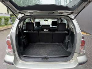 Pelēks Toyota Corolla Verso 2004 Viļņa, ar dzinēja tilpumu 2.00 L un nobraukumu 412 tūkst. km par 1500 €, foto 5 vietnē AUTOMOTO.COM.LV