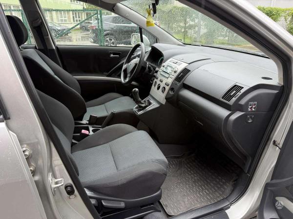 Grey Toyota Corolla Verso 2004 in Vilnius, with an engine capacity of 2.00 L and mileage of 412 thousand km for 1500 €, photo 6 on AUTOMOTO.COM.LV
