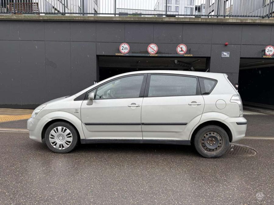 Pelēks Toyota Corolla Verso 2004 Viļņa, ar dzinēja tilpumu 2.00 L un nobraukumu 412 tūkst. km par 1500 €, foto 11 vietnē AUTOMOTO.COM.LV