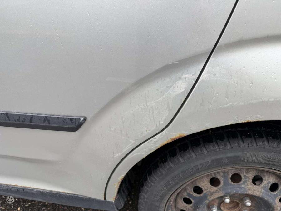Pelēks Toyota Corolla Verso 2004 Viļņa, ar dzinēja tilpumu 2.00 L un nobraukumu 412 tūkst. km par 1500 €, foto 12 vietnē AUTOMOTO.COM.LV