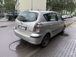 Pelēks Toyota Corolla Verso 2004 Viļņa, ar dzinēja tilpumu 2.00 L un nobraukumu 412 tūkst. km par 1500 €, foto 16 vietnē AUTOMOTO.COM.LV