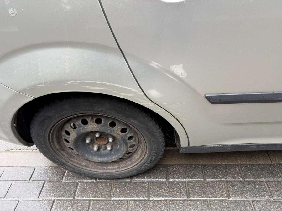 Pelēks Toyota Corolla Verso 2004 Viļņa, ar dzinēja tilpumu 2.00 L un nobraukumu 412 tūkst. km par 1500 €, foto 18 vietnē AUTOMOTO.COM.LV