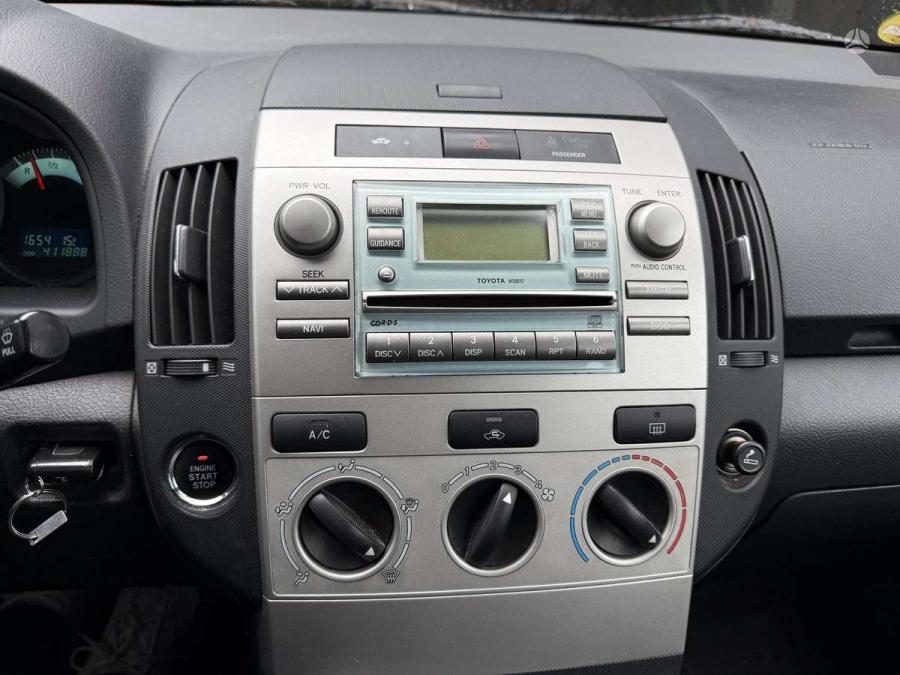 Pelēks Toyota Corolla Verso 2004 Viļņa, ar dzinēja tilpumu 2.00 L un nobraukumu 412 tūkst. km par 1500 €, foto 20 vietnē AUTOMOTO.COM.LV