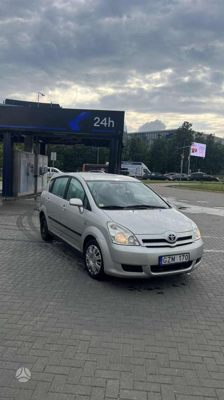 Pelēks Toyota Corolla Verso 2004 Viļņa, ar dzinēja tilpumu 2.00 L un nobraukumu 412 tūkst. km par 1500 €, foto 21 vietnē AUTOMOTO.COM.LV
