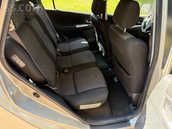 Grey Toyota Corolla Verso 2004 in Riga, with an engine capacity of 2.00 L and mileage of 311 thousand km for 1250 €, photo 6 on AUTOMOTO.COM.LV
