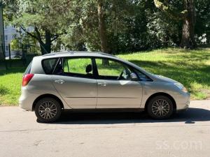 Pelēks Toyota Corolla Verso 2004 Rīga, ar dzinēja tilpumu 2.00 L un nobraukumu 311 tūkst. km par 1250 €, foto 3 vietnē AUTOMOTO.COM.LV