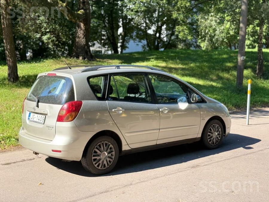 Pelēks Toyota Corolla Verso 2004 Rīga, ar dzinēja tilpumu 2.00 L un nobraukumu 311 tūkst. km par 1250 €, foto 4 vietnē AUTOMOTO.COM.LV