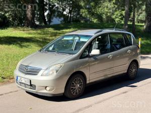 Pelēks Toyota Corolla Verso 2004 Rīga, ar dzinēja tilpumu 2.00 L un nobraukumu 311 tūkst. km par 1250 €, foto 5 vietnē AUTOMOTO.COM.LV
