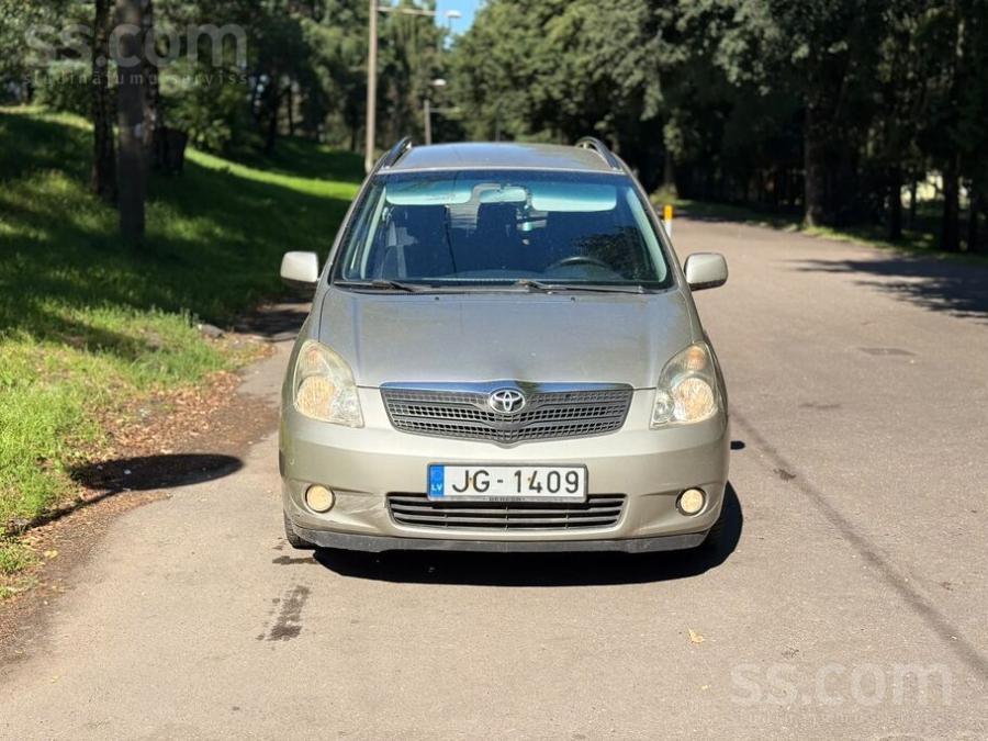 Pelēks Toyota Corolla Verso 2004 Rīga, ar dzinēja tilpumu 2.00 L un nobraukumu 311 tūkst. km par 1250 €, foto 6 vietnē AUTOMOTO.COM.LV