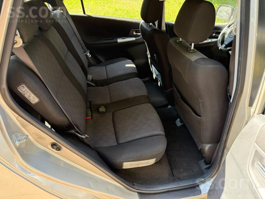Pelēks Toyota Corolla Verso 2004 Rīga, ar dzinēja tilpumu 2.00 L un nobraukumu 311 tūkst. km par 1250 €, foto 7 vietnē AUTOMOTO.COM.LV