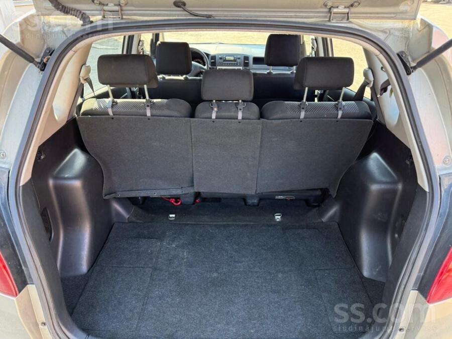 Pelēks Toyota Corolla Verso 2004 Rīga, ar dzinēja tilpumu 2.00 L un nobraukumu 311 tūkst. km par 1250 €, foto 10 vietnē AUTOMOTO.COM.LV