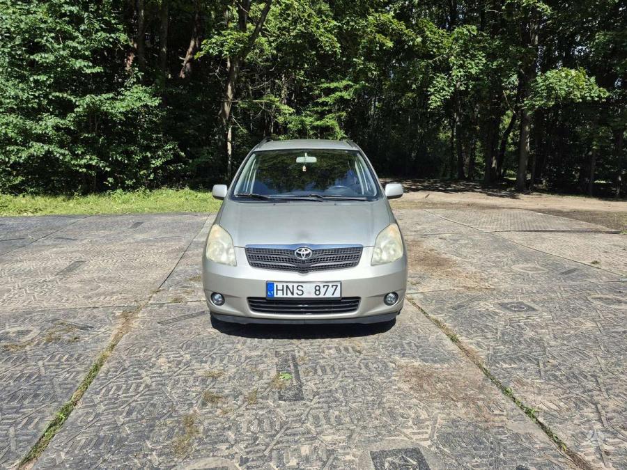 Pelēks Toyota Corolla Verso 2004 Kauņa, ar dzinēja tilpumu 2.00 L un nobraukumu 340 tūkst. km par 1000 €, foto 1 vietnē AUTOMOTO.COM.LV