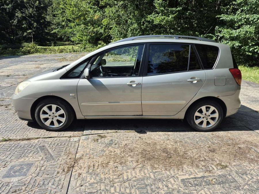 Pelēks Toyota Corolla Verso 2004 Kauņa, ar dzinēja tilpumu 2.00 L un nobraukumu 340 tūkst. km par 1000 €, foto 4 vietnē AUTOMOTO.COM.LV