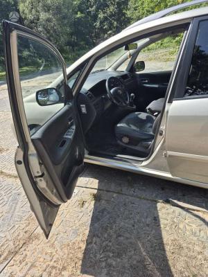 Pelēks Toyota Corolla Verso 2004 Kauņa, ar dzinēja tilpumu 2.00 L un nobraukumu 340 tūkst. km par 1000 €, foto 10 vietnē AUTOMOTO.COM.LV