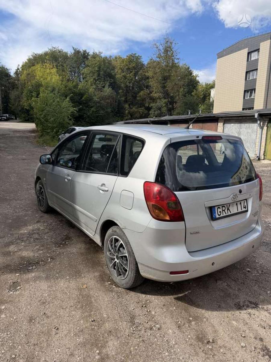 Grey Toyota Corolla Verso 2004 in Kaunas, with an engine capacity of 2.00 L and mileage of 285 thousand km for 749 €, photo 5 on AUTOMOTO.COM.LV