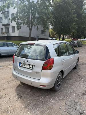 Grey Toyota Corolla Verso 2004 in Kaunas, with an engine capacity of 2.00 L and mileage of 285 thousand km for 749 €, photo 8 on AUTOMOTO.COM.LV