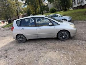 Grey Toyota Corolla Verso 2004 in Kaunas, with an engine capacity of 2.00 L and mileage of 285 thousand km for 749 €, photo 9 on AUTOMOTO.COM.LV