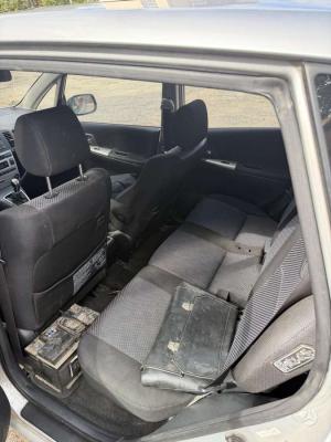 Grey Toyota Corolla Verso 2004 in Kaunas, with an engine capacity of 2.00 L and mileage of 285 thousand km for 749 €, photo 11 on AUTOMOTO.COM.LV